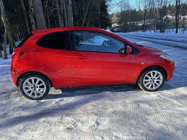 Red Mazda 2 2008 in Vilnius, with an engine capacity of 1.30 L and mileage of 223 thousand km for 1250 €, photo 7 on AUTOMOTO.COM.LV