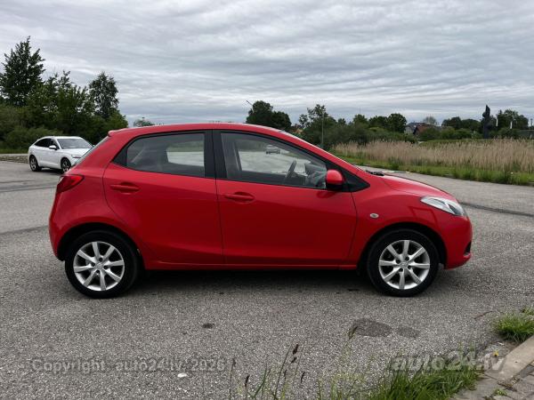 Red Mazda 2 2008 in Voru, with an engine capacity of 1.30 L and mileage of 198 thousand km for 1499 €, photo 5 on AUTOMOTO.COM.LV