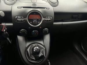 Red Mazda 2 2008 in Riga, with an engine capacity of 1.40 L and mileage of 152 thousand km for 2790 €, photo 16 on AUTOMOTO.COM.LV