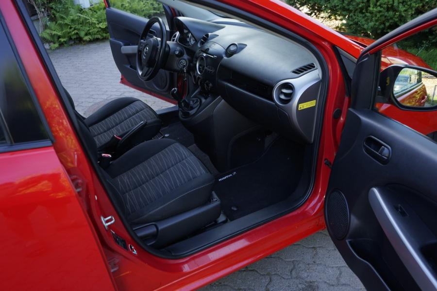 Sarkans Mazda 2 2008 Pērnava, ar dzinēja tilpumu 1.30 L un nobraukumu 198 tūkst. km par 2300 €, foto 22 vietnē AUTOMOTO.COM.LV