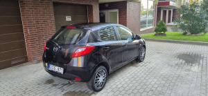 Red Mazda 2 2009 in Vilnius, with an engine capacity of 1.35 L and mileage of 320 thousand km for 499 €, photo 3 on AUTOMOTO.COM.LV