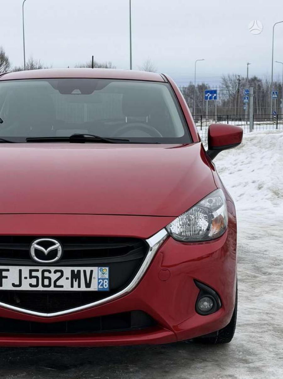 Red Mazda 2 2016 in Taurage, with an engine capacity of 1.50 L and mileage of 185 thousand km for 4600 €, photo 4 on AUTOMOTO.COM.LV
