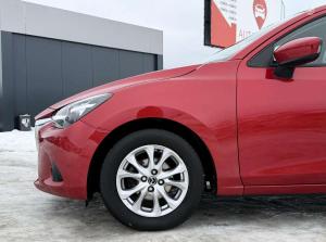 Red Mazda 2 2016 in Taurage, with an engine capacity of 1.50 L and mileage of 185 thousand km for 4600 €, photo 10 on AUTOMOTO.COM.LV