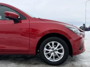 Red Mazda 2 2016 in Taurage, with an engine capacity of 1.50 L and mileage of 185 thousand km for 4600 €, photo 13 on AUTOMOTO.COM.LV