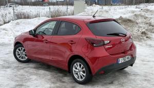 Red Mazda 2 2016 in Taurage, with an engine capacity of 1.50 L and mileage of 185 thousand km for 4600 €, photo 18 on AUTOMOTO.COM.LV