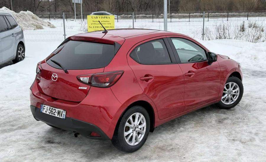 Red Mazda 2 2016 in Taurage, with an engine capacity of 1.50 L and mileage of 185 thousand km for 4600 €, photo 19 on AUTOMOTO.COM.LV