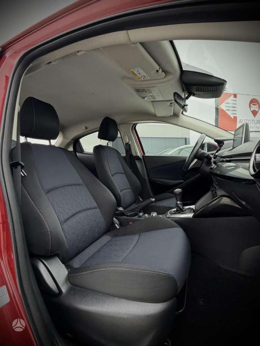 Red Mazda 2 2016 in Taurage, with an engine capacity of 1.50 L and mileage of 185 thousand km for 4600 €, photo 23 on AUTOMOTO.COM.LV