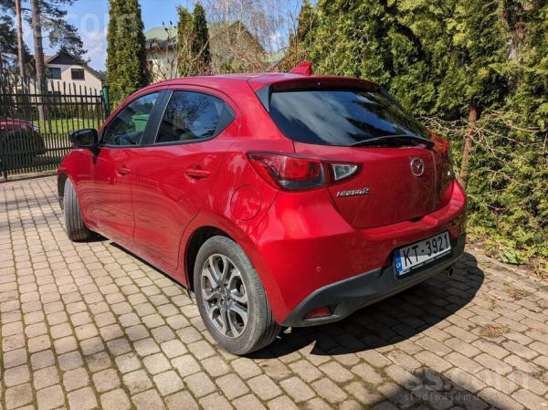 Red Mazda 2 2017 in Riga, with an engine capacity of 1.50 L and mileage of 98 thousand km for 9300 €, photo 3 on AUTOMOTO.COM.LV