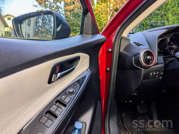 Red Mazda 2 2017 in Riga, with an engine capacity of 1.50 L and mileage of 98 thousand km for 9300 €, photo 10 on AUTOMOTO.COM.LV