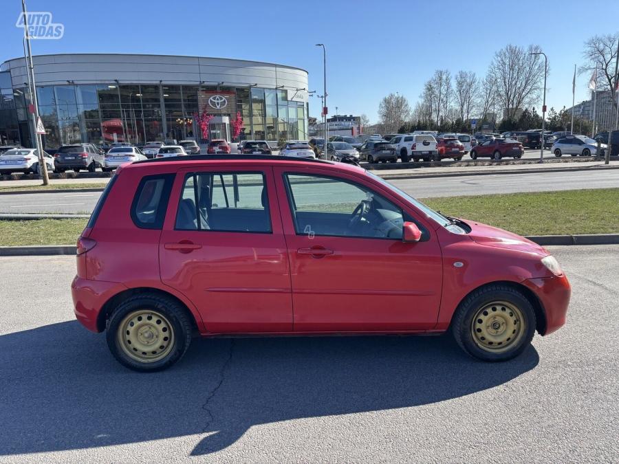 Red Mazda 2 2005 in Vilnius, with an engine capacity of 1.40 L and mileage of 176 thousand km for 380 €, photo 5 on AUTOMOTO.COM.LV