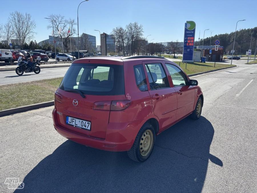 Red Mazda 2 2005 in Vilnius, with an engine capacity of 1.40 L and mileage of 176 thousand km for 380 €, photo 6 on AUTOMOTO.COM.LV