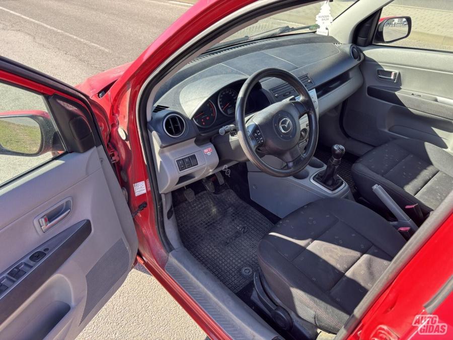 Red Mazda 2 2005 in Vilnius, with an engine capacity of 1.40 L and mileage of 176 thousand km for 380 €, photo 10 on AUTOMOTO.COM.LV