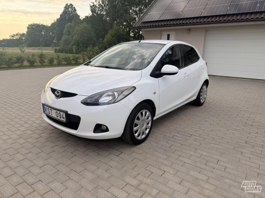 White Mazda 2 2010 in Marijampole, with an engine capacity of 1.50 L and mileage of 94 thousand km for 3500 €, photo 1 on AUTOMOTO.COM.LV