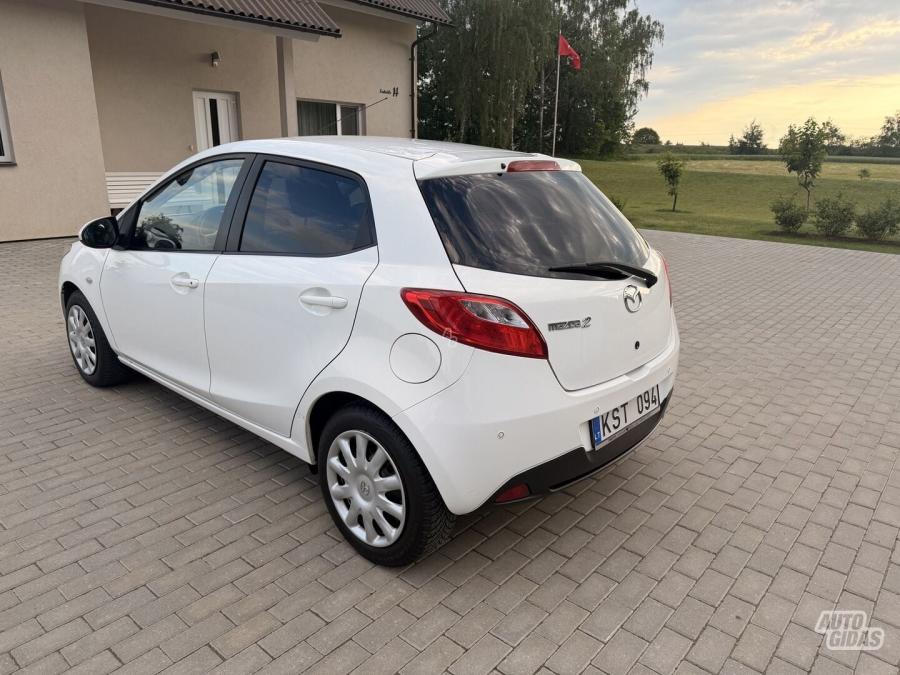 White Mazda 2 2010 in Marijampole, with an engine capacity of 1.50 L and mileage of 94 thousand km for 3500 €, photo 3 on AUTOMOTO.COM.LV