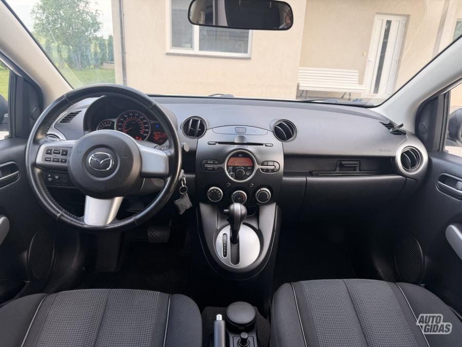 White Mazda 2 2010 in Marijampole, with an engine capacity of 1.50 L and mileage of 94 thousand km for 3500 €, photo 4 on AUTOMOTO.COM.LV