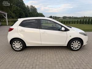 White Mazda 2 2010 in Marijampole, with an engine capacity of 1.50 L and mileage of 94 thousand km for 3500 €, photo 7 on AUTOMOTO.COM.LV