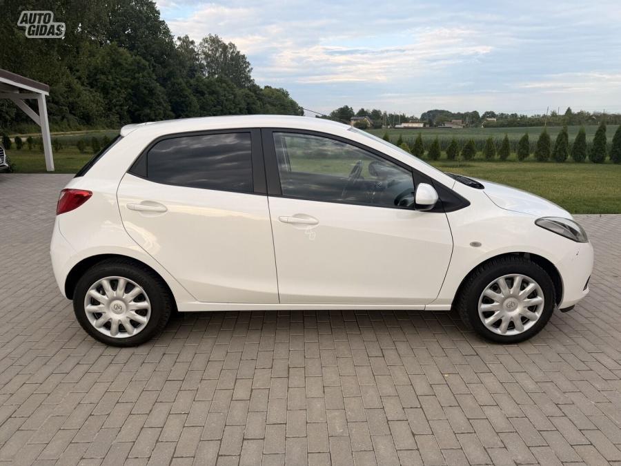 White Mazda 2 2010 in Marijampole, with an engine capacity of 1.50 L and mileage of 94 thousand km for 3500 €, photo 7 on AUTOMOTO.COM.LV