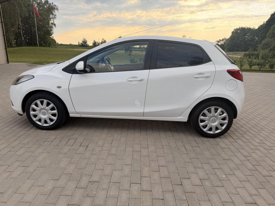 White Mazda 2 2010 in Marijampole, with an engine capacity of 1.50 L and mileage of 94 thousand km for 3500 €, photo 8 on AUTOMOTO.COM.LV