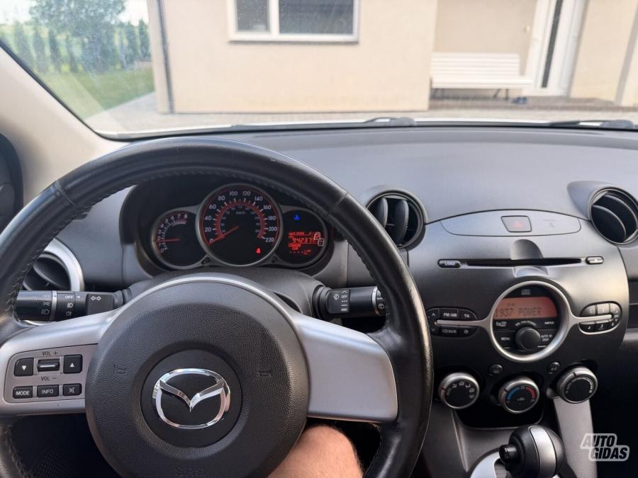 White Mazda 2 2010 in Marijampole, with an engine capacity of 1.50 L and mileage of 94 thousand km for 3500 €, photo 9 on AUTOMOTO.COM.LV