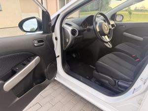 White Mazda 2 2010 in Marijampole, with an engine capacity of 1.50 L and mileage of 94 thousand km for 3500 €, photo 11 on AUTOMOTO.COM.LV