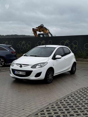 White Mazda 2 2011 in Kaunas, with an engine capacity of 1.35 L and mileage of 149 thousand km for 1990 €, photo 3 on AUTOMOTO.COM.LV