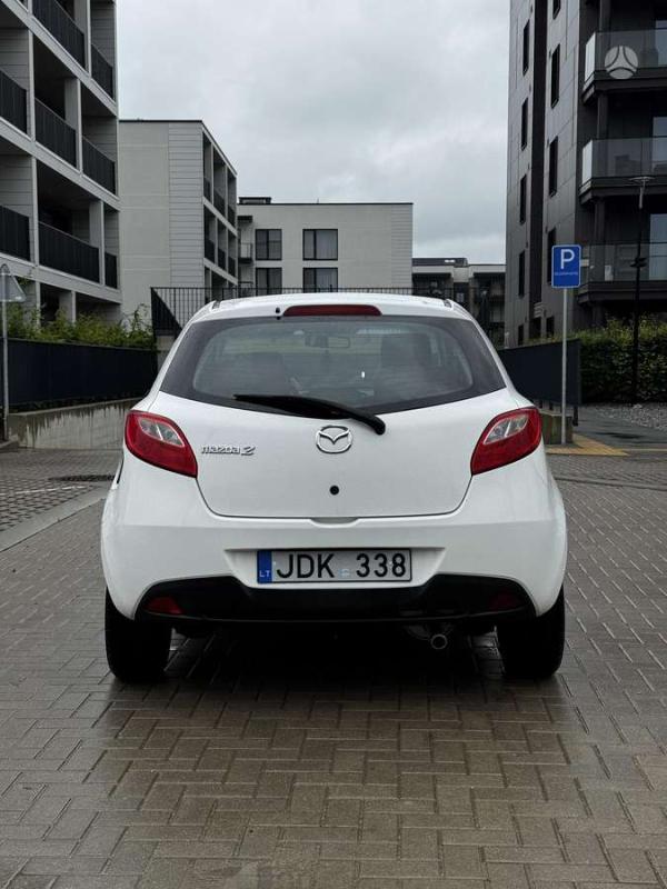 White Mazda 2 2011 in Kaunas, with an engine capacity of 1.35 L and mileage of 149 thousand km for 1990 €, photo 4 on AUTOMOTO.COM.LV