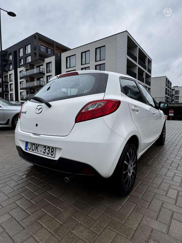 White Mazda 2 2011 in Kaunas, with an engine capacity of 1.35 L and mileage of 149 thousand km for 1990 €, photo 5 on AUTOMOTO.COM.LV