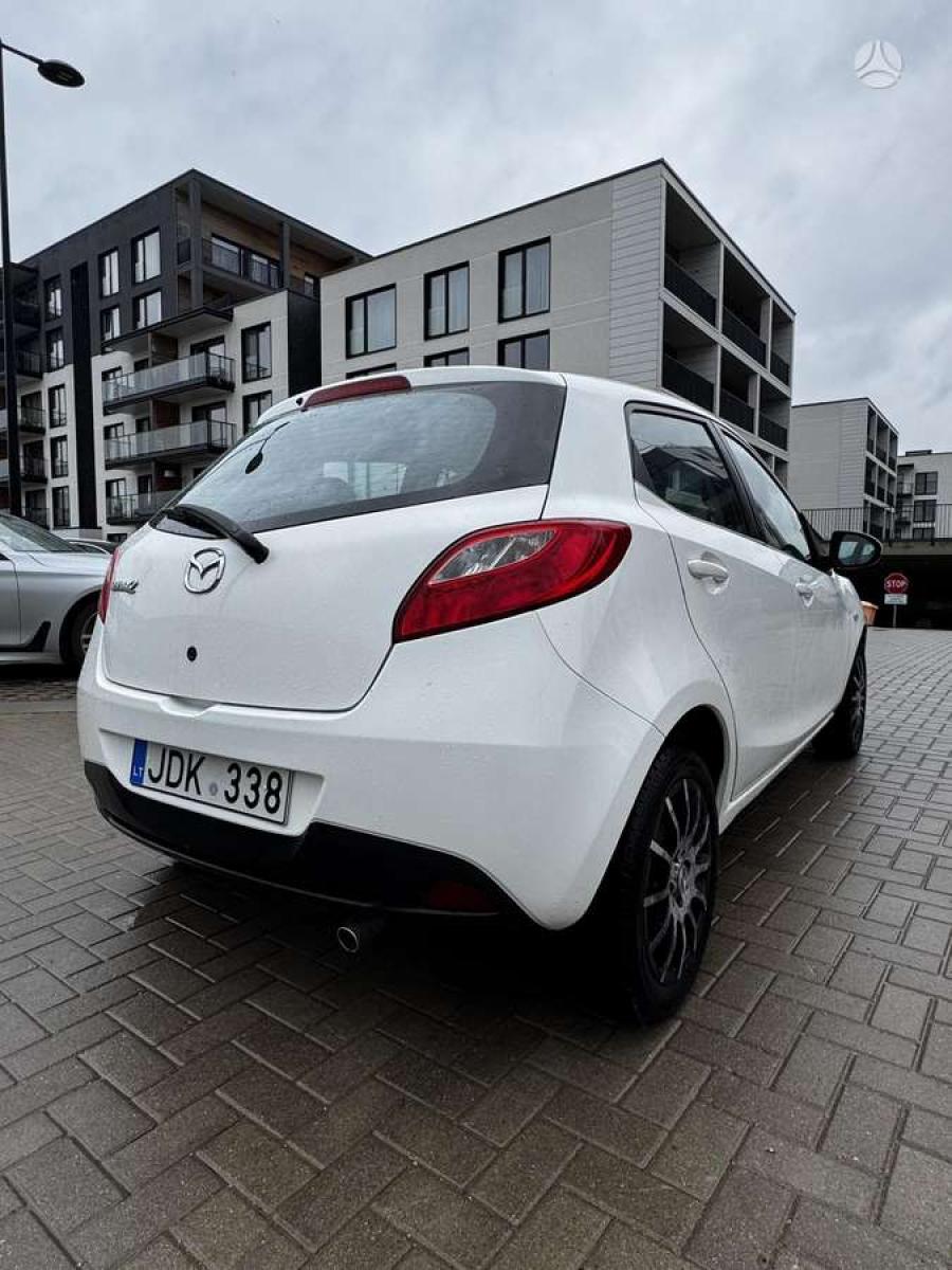 White Mazda 2 2011 in Kaunas, with an engine capacity of 1.35 L and mileage of 149 thousand km for 1990 €, photo 6 on AUTOMOTO.COM.LV