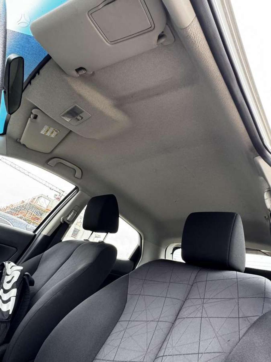White Mazda 2 2011 in Kaunas, with an engine capacity of 1.35 L and mileage of 149 thousand km for 1990 €, photo 10 on AUTOMOTO.COM.LV
