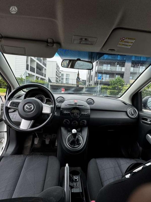 White Mazda 2 2011 in Kaunas, with an engine capacity of 1.35 L and mileage of 149 thousand km for 1990 €, photo 10 on AUTOMOTO.COM.LV