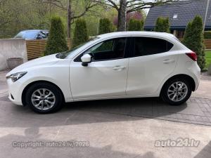 Белый Мазда 2 2015 в Таллин, объемом двигателя 1.50 л и пробегом 117 тыс. км за 8500 €, фото 4 на AUTOMOTO.COM.LV