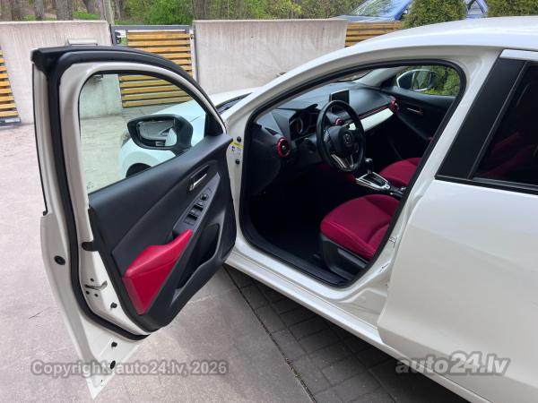 White Mazda 2 2015 in Tallinn, with an engine capacity of 1.50 L and mileage of 117 thousand km for 8500 €, photo 8 on AUTOMOTO.COM.LV