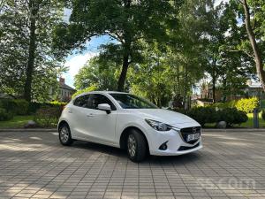 White Mazda 2 2016 in Riga, with an engine capacity of 1.50 L and mileage of 110 thousand km for 9200 €, photo  on AUTOMOTO.COM.LV