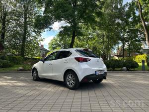 Balts Mazda 2 2016 Rīga, ar dzinēja tilpumu 1.50 L un nobraukumu 110 tūkst. km par 9200 €, foto 4 vietnē AUTOMOTO.COM.LV