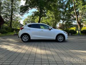 Balts Mazda 2 2016 Rīga, ar dzinēja tilpumu 1.50 L un nobraukumu 110 tūkst. km par 9200 €, foto 10 vietnē AUTOMOTO.COM.LV