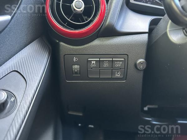 Белый Мазда 2 2016 в Рига, объемом двигателя 1.50 л и пробегом 110 тыс. км за 9200 €, фото 10 на AUTOMOTO.COM.LV