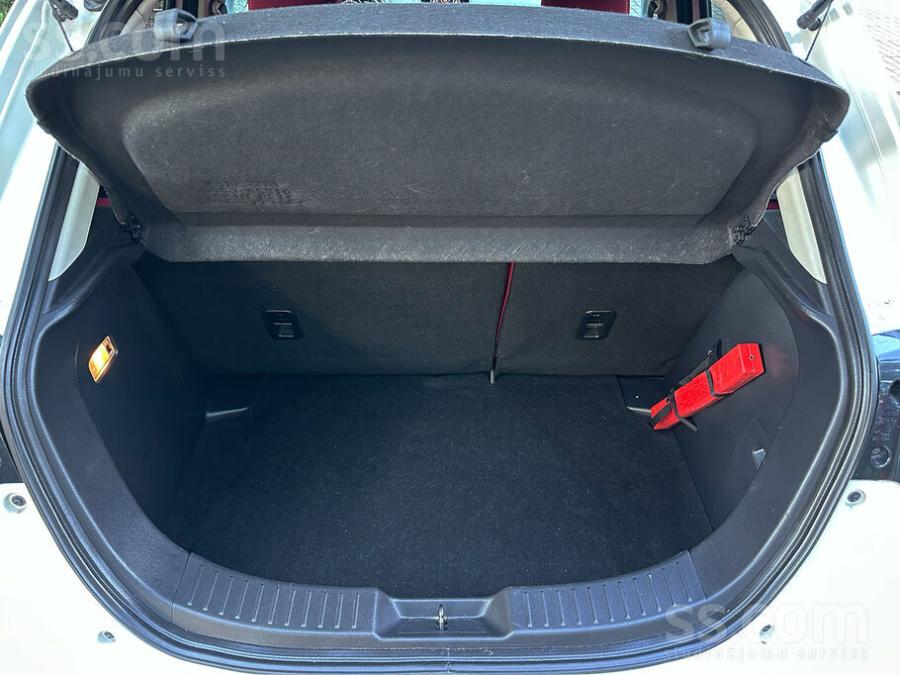 Balts Mazda 2 2016 Rīga, ar dzinēja tilpumu 1.50 L un nobraukumu 110 tūkst. km par 9200 €, foto 16 vietnē AUTOMOTO.COM.LV