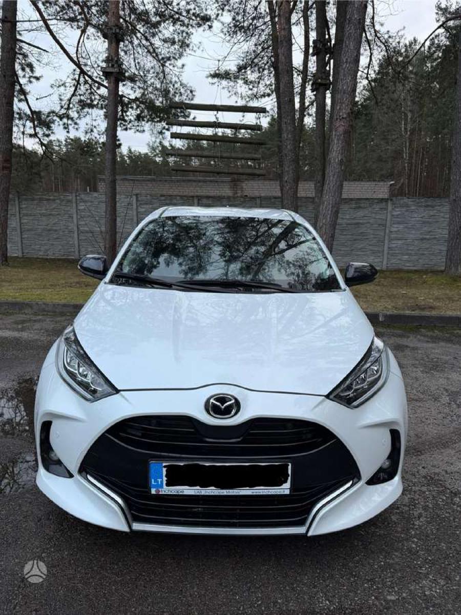 White Mazda 2 2022 in Druskininkai, with an engine capacity of 1.50 L and mileage of 31 thousand km for 19500 €, photo 2 on AUTOMOTO.COM.LV
