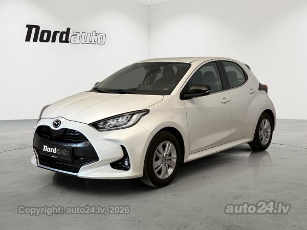 White Mazda 2 2022 in Tallinn, with an engine capacity of 1.50 L and mileage of 4 thousand km for 16900 €, photo 1 on AUTOMOTO.COM.LV