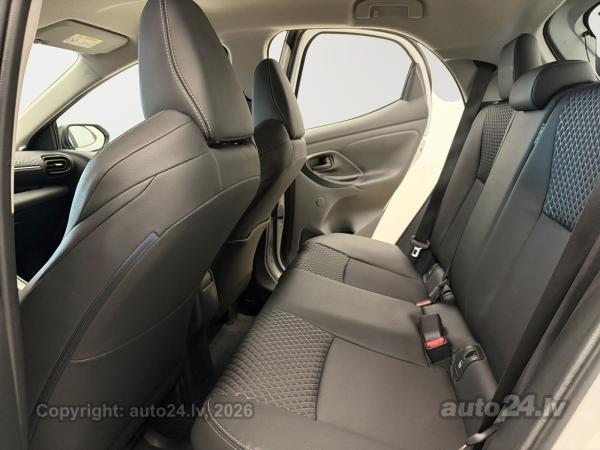 White Mazda 2 2022 in Tallinn, with an engine capacity of 1.50 L and mileage of 4 thousand km for 16900 €, photo 6 on AUTOMOTO.COM.LV
