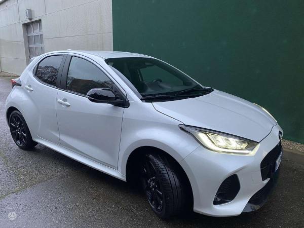 White Mazda 2 2024 in Kaunas, with an engine capacity of 1.49 L and mileage of 4 thousand km for 17300 €, photo 4 on AUTOMOTO.COM.LV