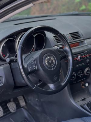 Black Mazda 3 2005 in Riga, with an engine capacity of 1.60 L and mileage of 291 thousand km for 1650 €, photo 6 on AUTOMOTO.COM.LV