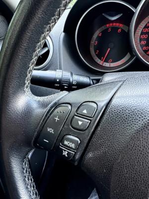 Black Mazda 3 2005 in Riga, with an engine capacity of 1.60 L and mileage of 291 thousand km for 1650 €, photo 18 on AUTOMOTO.COM.LV