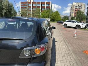 Black Mazda 3 2007 in Riga, with an engine capacity of 1.60 L and mileage of 230 thousand km for 990 €, photo 9 on AUTOMOTO.COM.LV