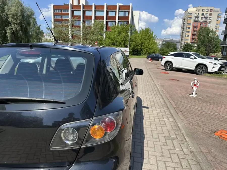 Black Mazda 3 2007 in Riga, with an engine capacity of 1.60 L and mileage of 230 thousand km for 990 €, photo 9 on AUTOMOTO.COM.LV