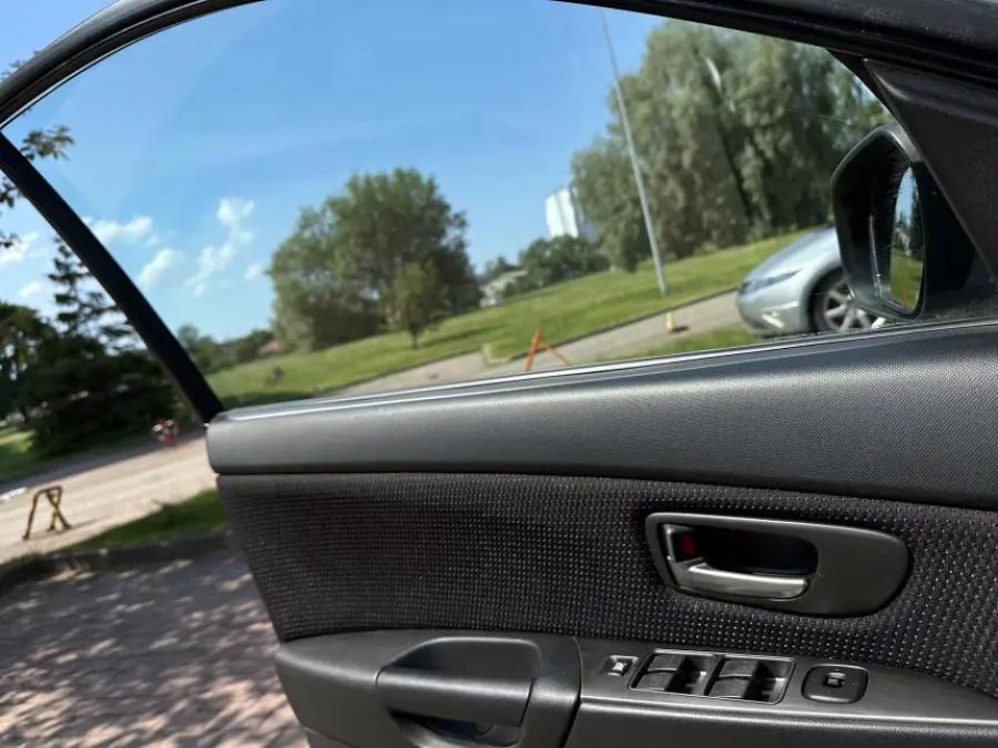Black Mazda 3 2007 in Riga, with an engine capacity of 1.60 L and mileage of 230 thousand km for 990 €, photo 17 on AUTOMOTO.COM.LV