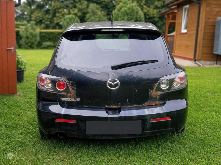 Black Mazda 3 2007 in Skuodas, with an engine capacity of 1.60 L and mileage of 136 thousand km for 1750 €, photo 5 on AUTOMOTO.COM.LV