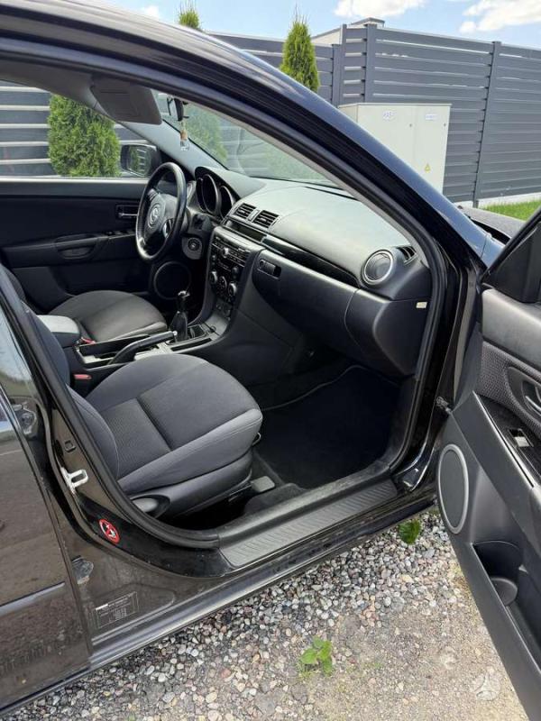 Black Mazda 3 2008 in Kaunas, with an engine capacity of 1.60 L and mileage of 299 thousand km for 950 €, photo 9 on AUTOMOTO.COM.LV