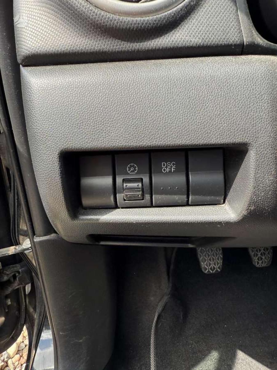 Melns Mazda 3 2008 Kauņa, ar dzinēja tilpumu 1.60 L un nobraukumu 299 tūkst. km par 950 €, foto 18 vietnē AUTOMOTO.COM.LV