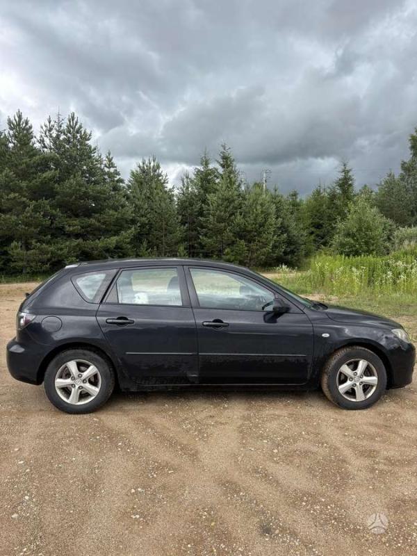 Black Mazda 3 2008 in Vilnius, with an engine capacity of 1.56 L and mileage of 279 thousand km for 900 €, photo 4 on AUTOMOTO.COM.LV